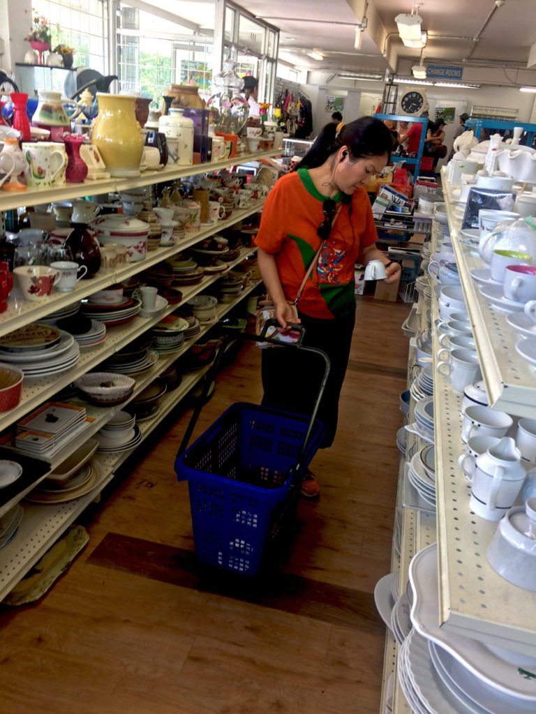 How To Thrift Shop: When, where & what to thrift shop for.